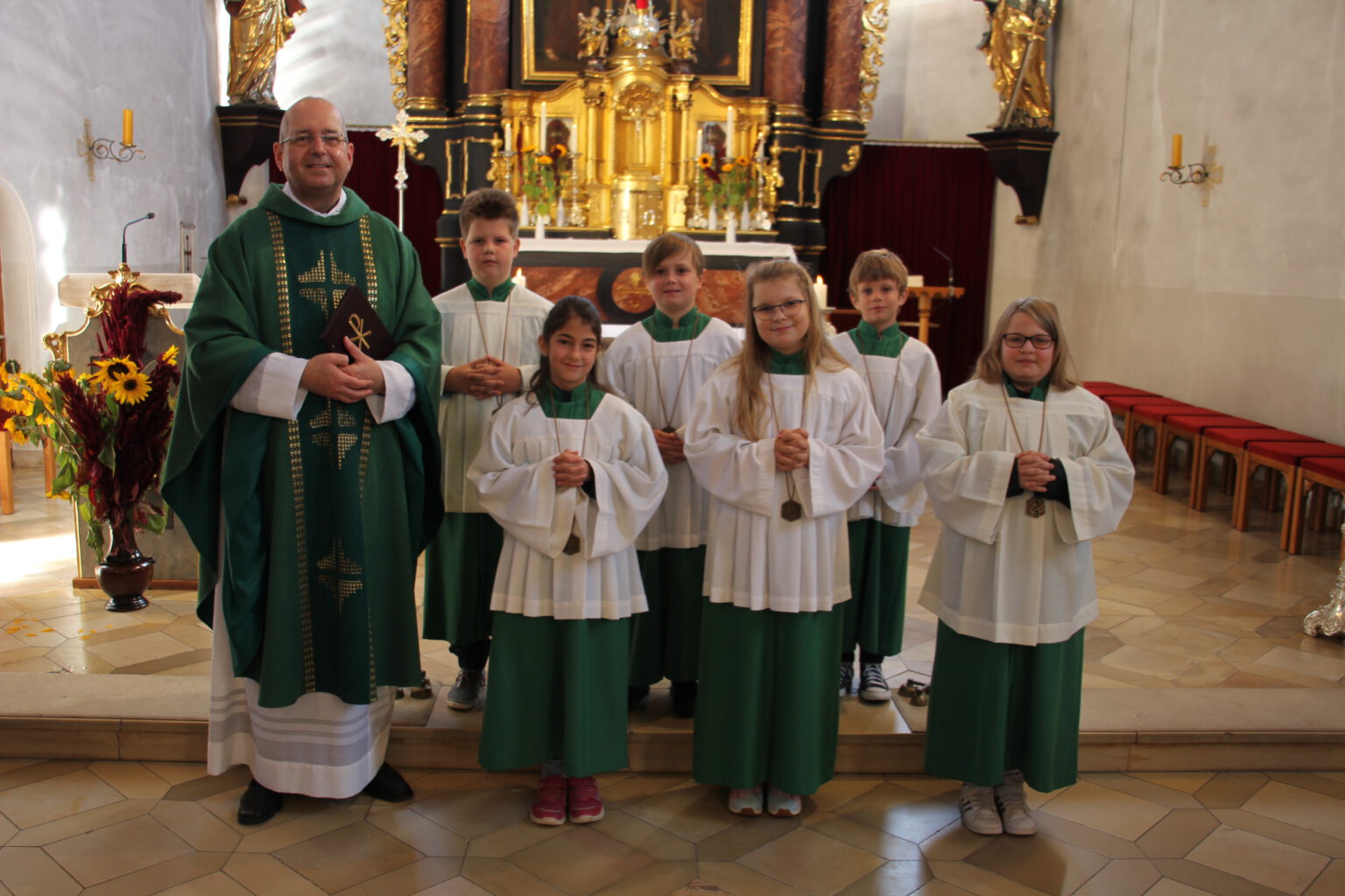 Pfarrgemeinde begrüsst neue Ministranten | Pfarrei St. Aegidius Bruck